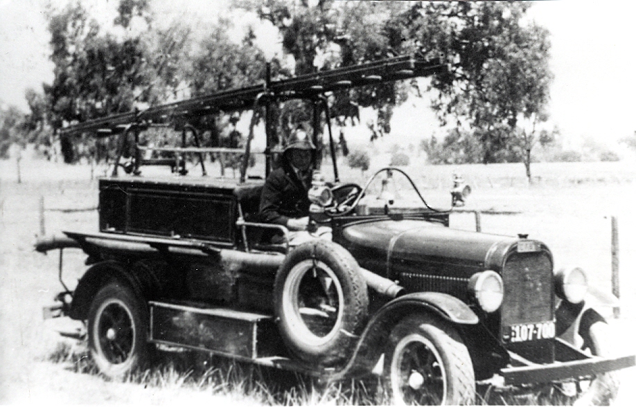 Mansfield's first motorised fire engine. Driver - George Cummins - High ...