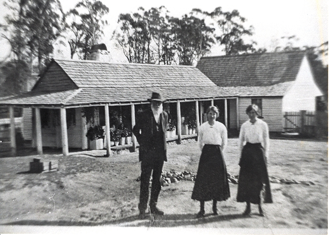 "Glentilt" Tolmie 1920 - James Stewart with his daughters Annie and Ada ...