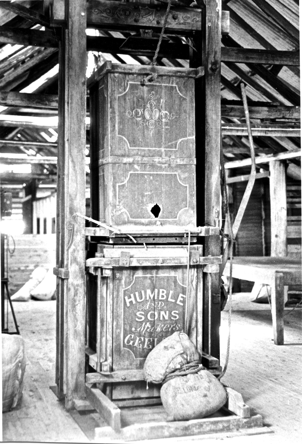 Woolpress at 'Dueran' - High Country History Hub