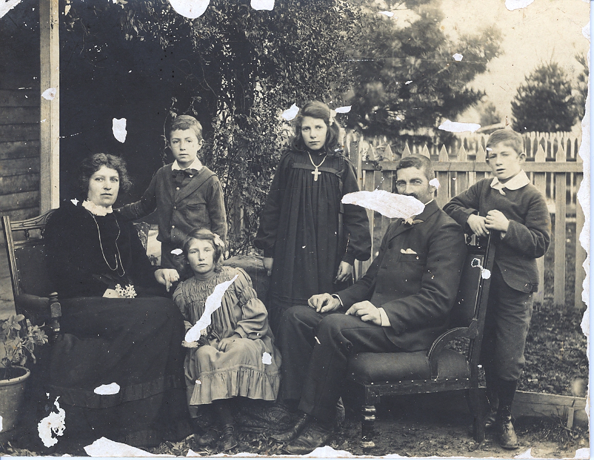 Family group - unknown family. - High Country History Hub