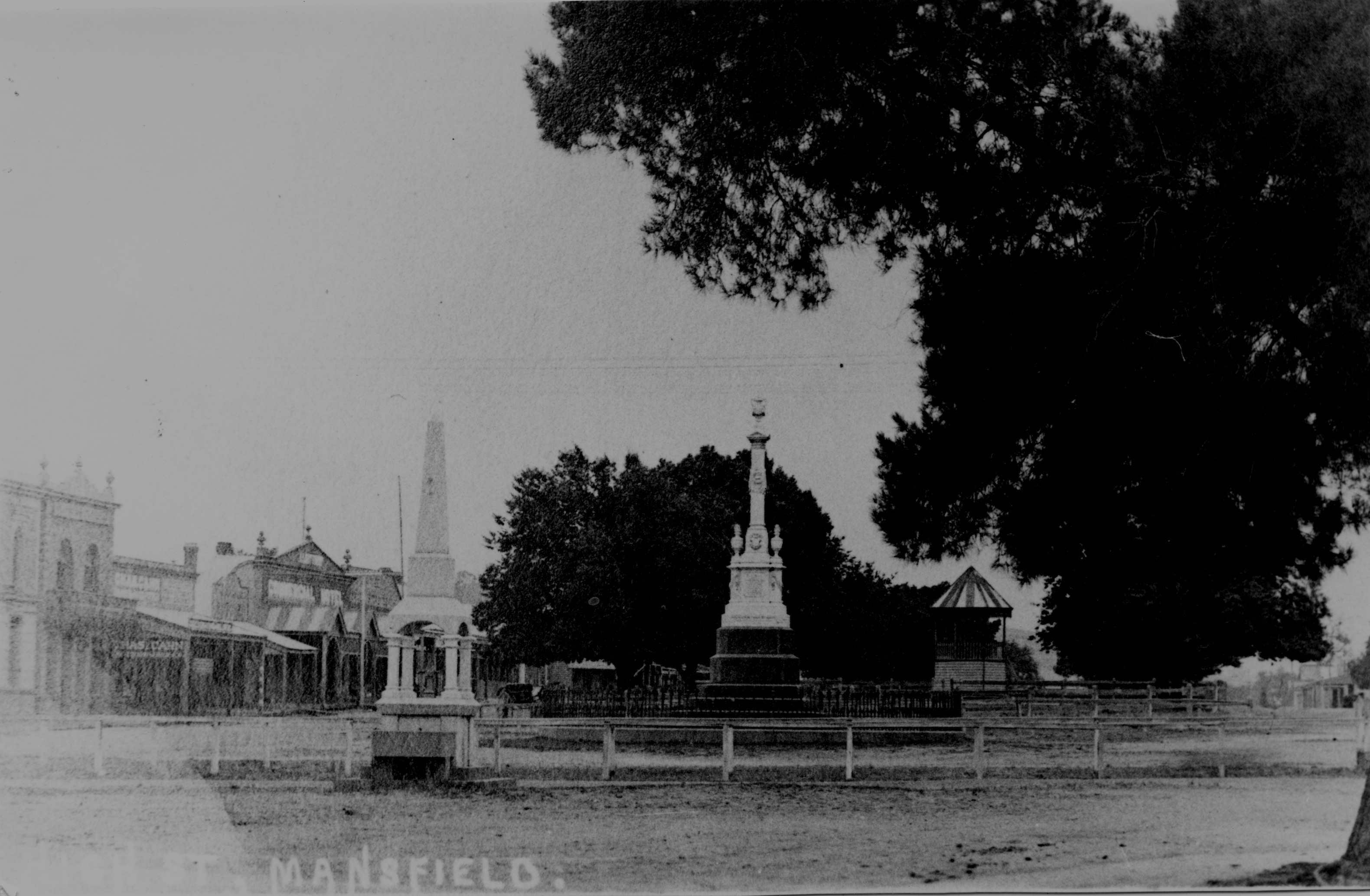 High Street, Mansfield with monument to Dr Reynolds, Trooper's Monument ...