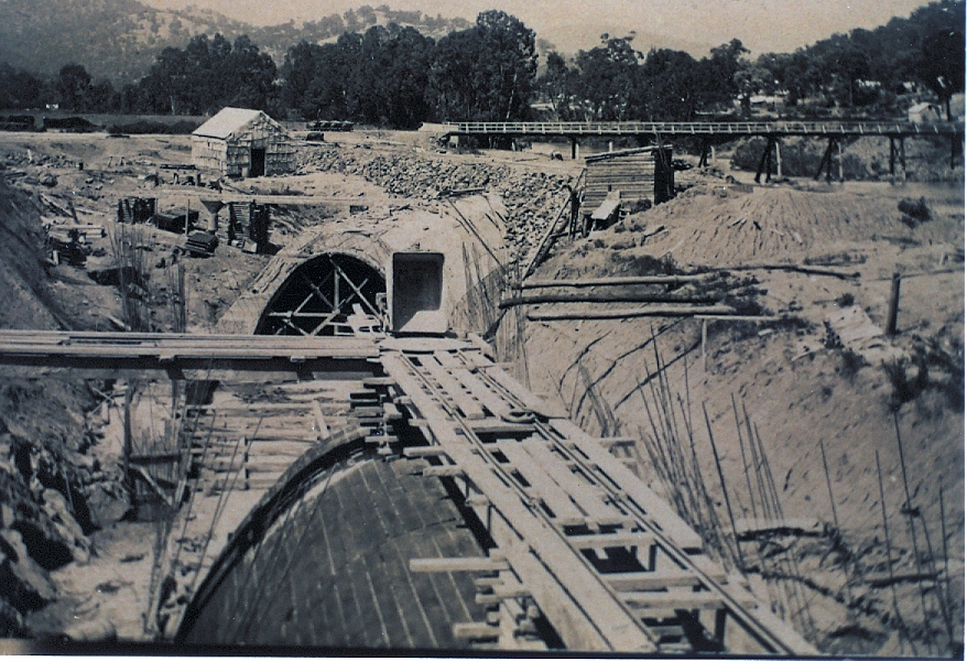 The original Eildon Weir under construction - High Country History Hub