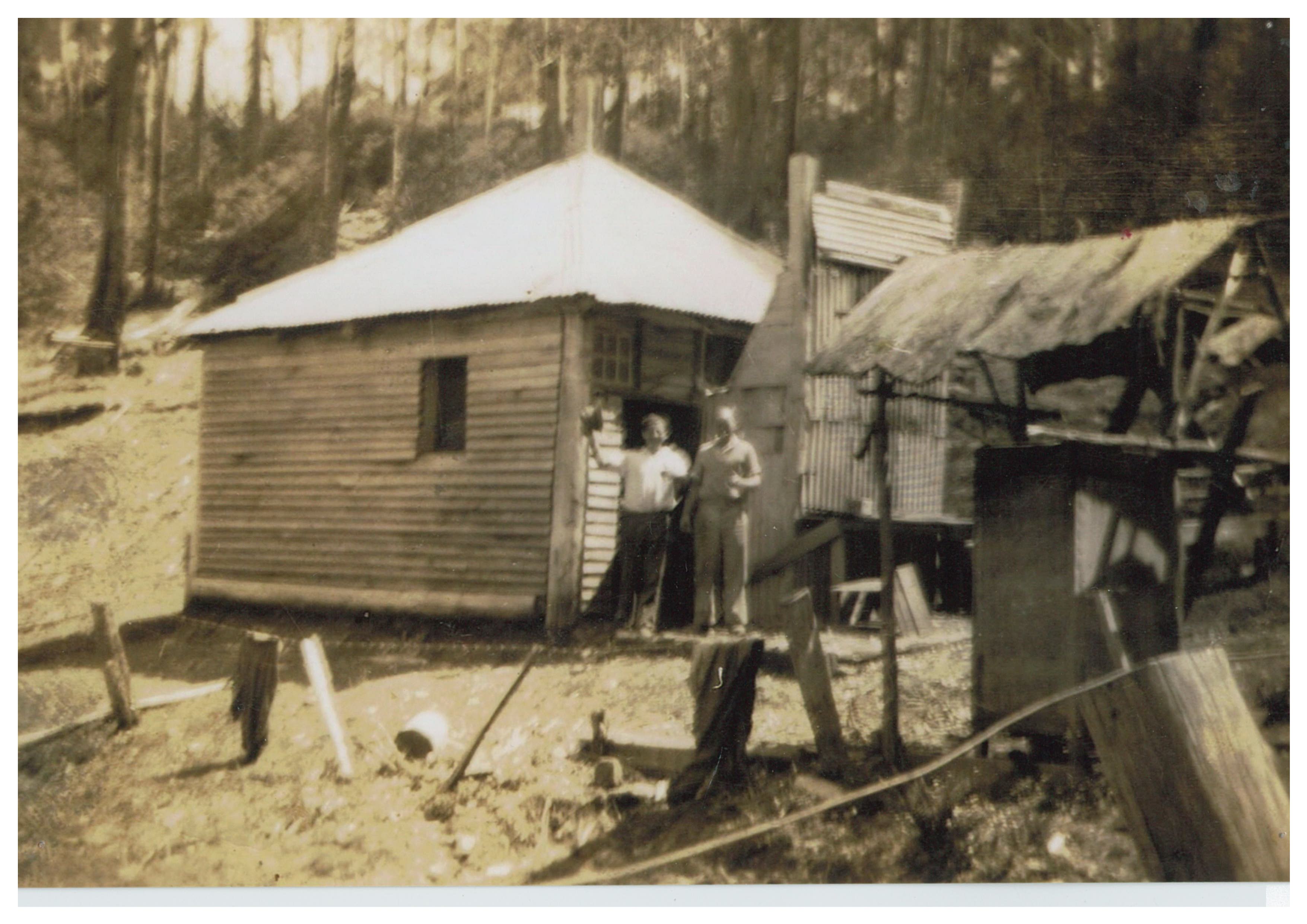 PURCELL FAMILY COLLECTION. UNKNOWN PERSONS AT PURCELL'S HUT MT STIRLING ...