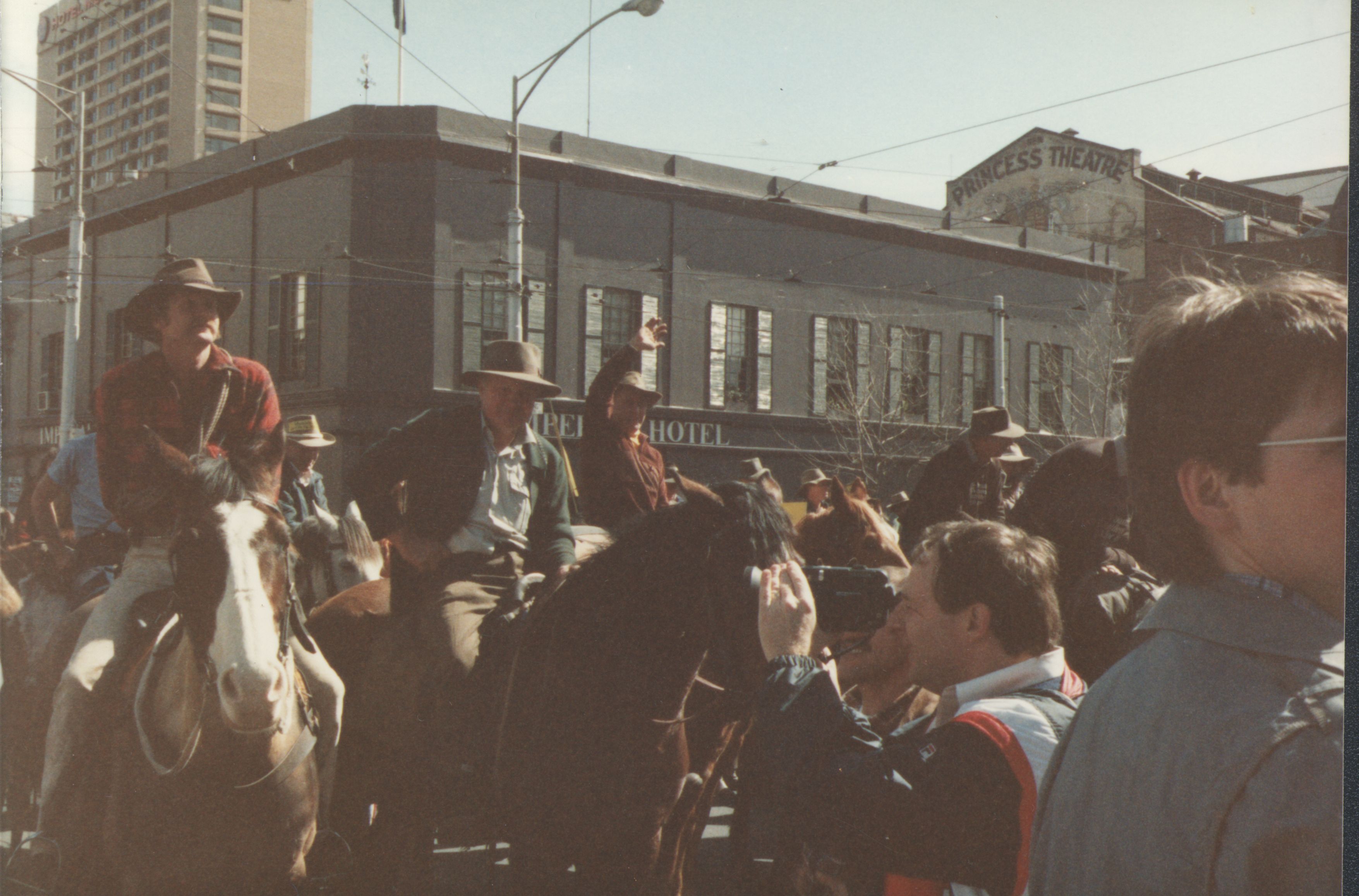 MOUNTAIN CATTLEMEN’S PROTEST RIDE TO PARLIAMENT HOUSE MELBOURNE 4 ...
