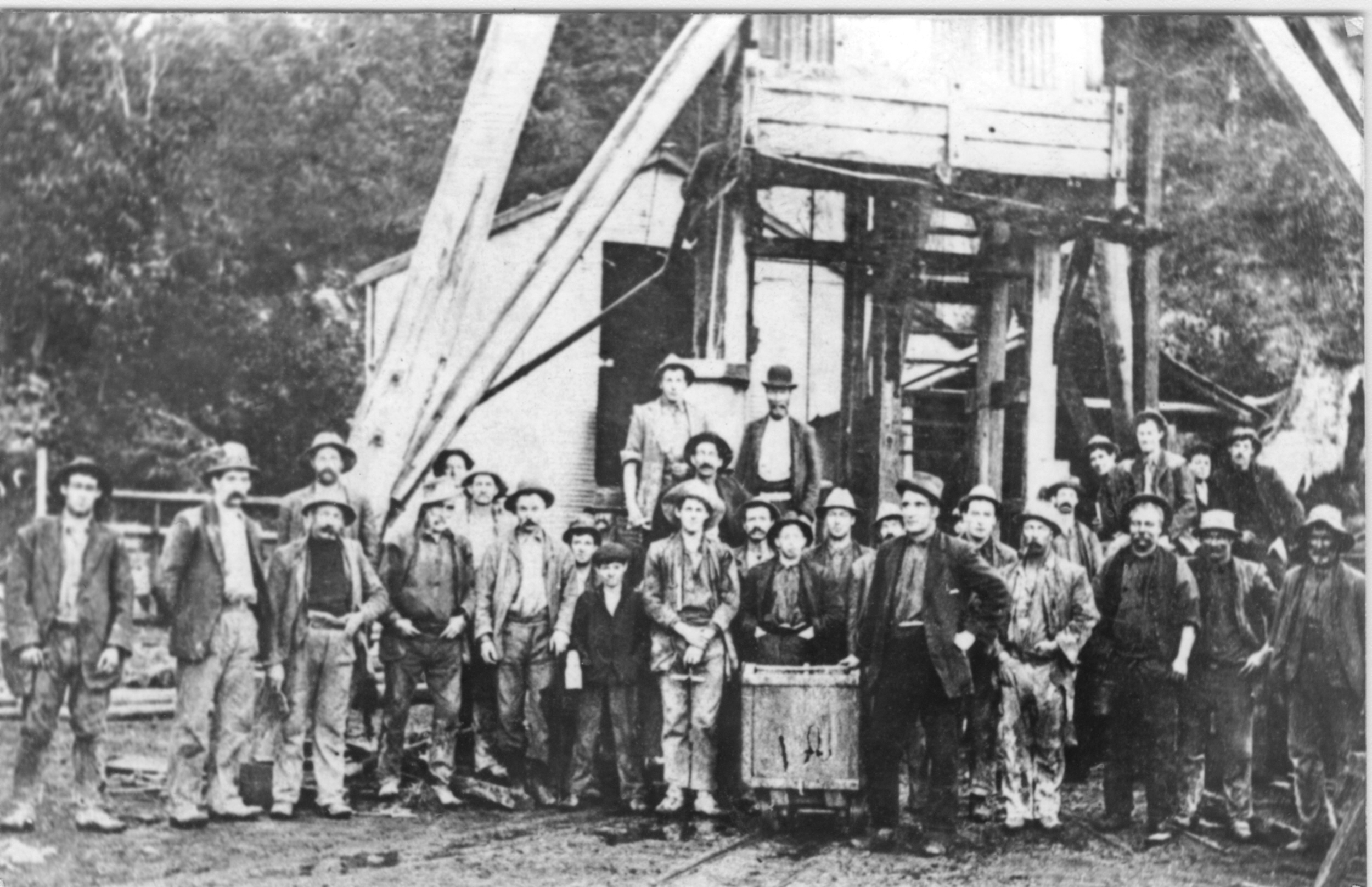 Morning Star Mine Shaft - Shift about 1914 - The Morning Star workforce ...
