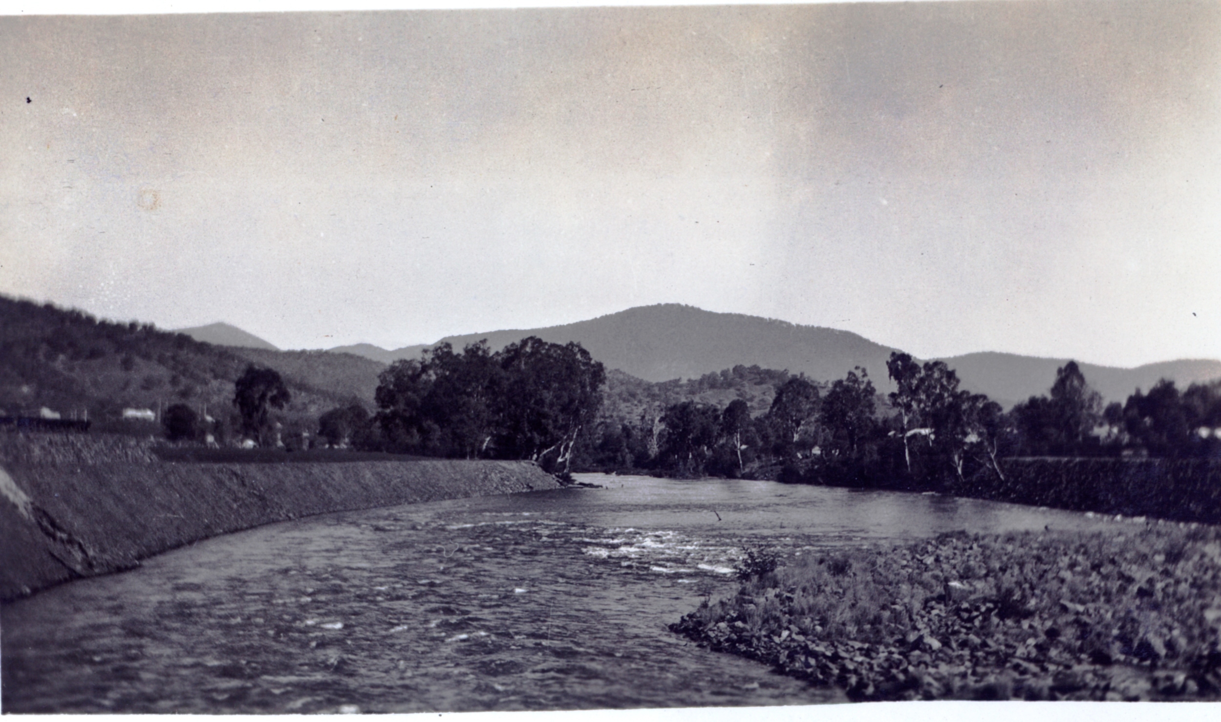 Backup flooding along the Delatite River. - High Country History Hub