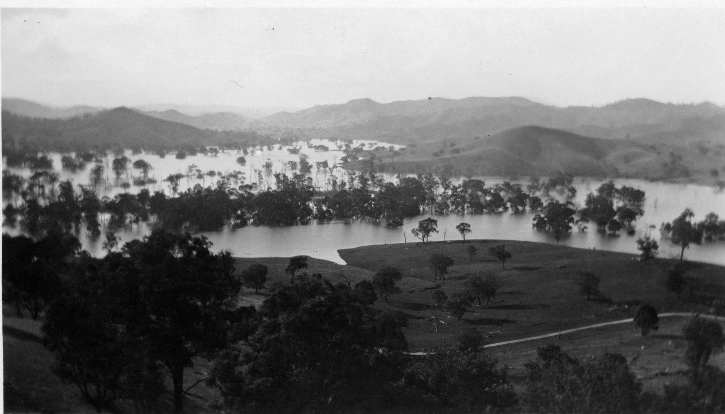 Junction of Doon Creek and Delatite River showing the backup flood ...